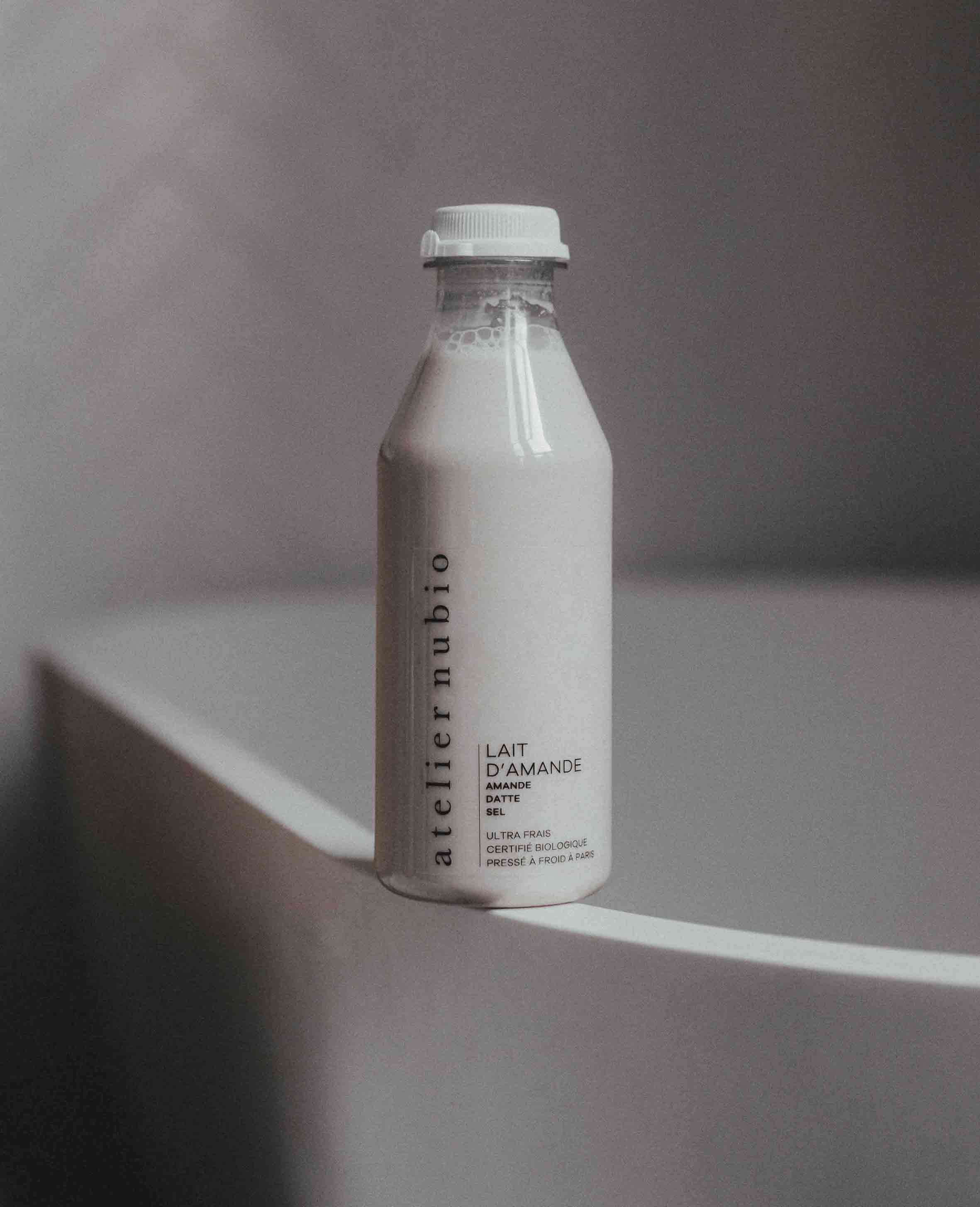 BOIRE DU PETIT LAIT (D'AMANDES) - Article Atelier Nubio